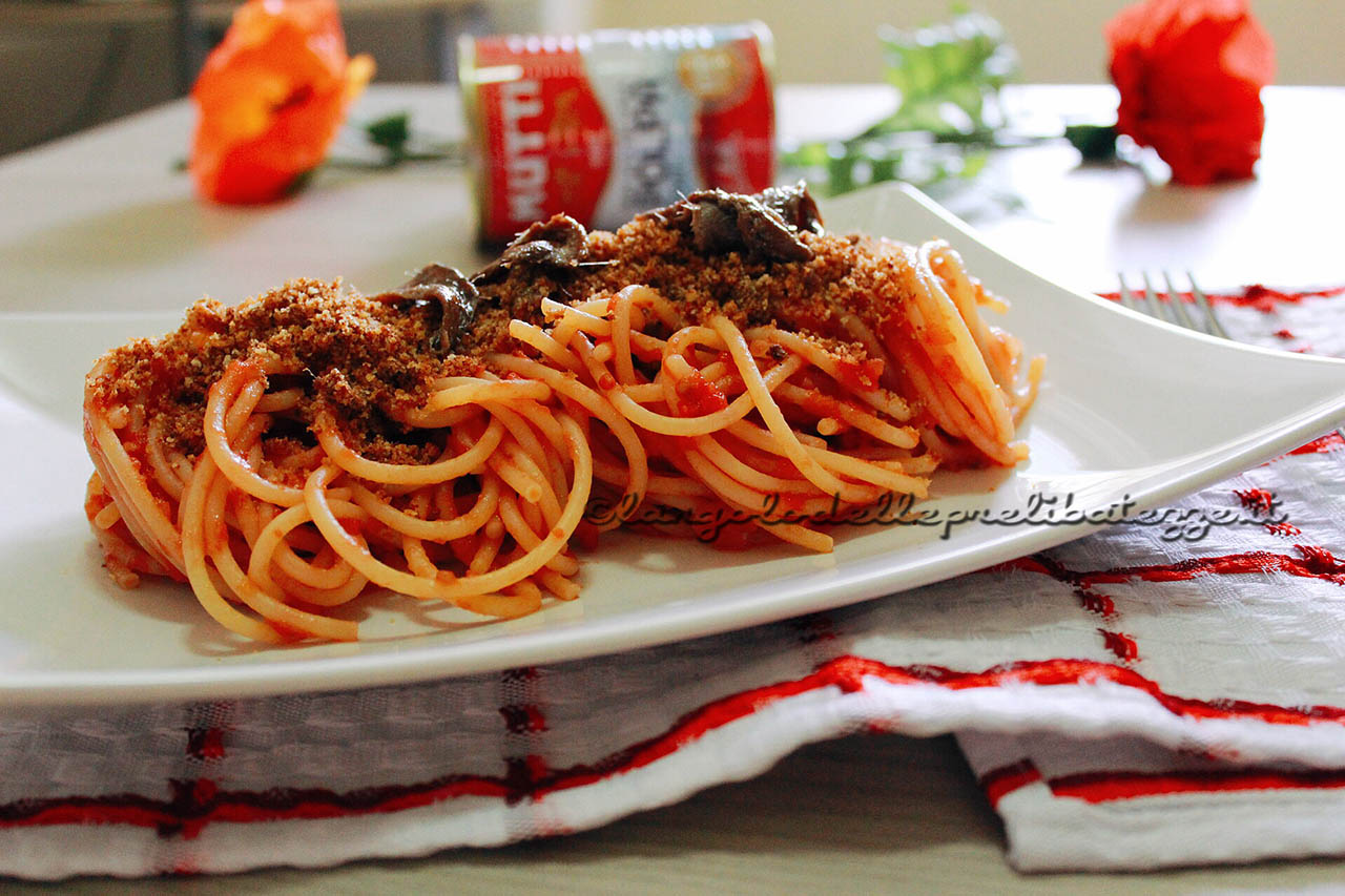 Pasta cca muddica (Pasta con la mollica) | l'Angolo delle Prelibatezze