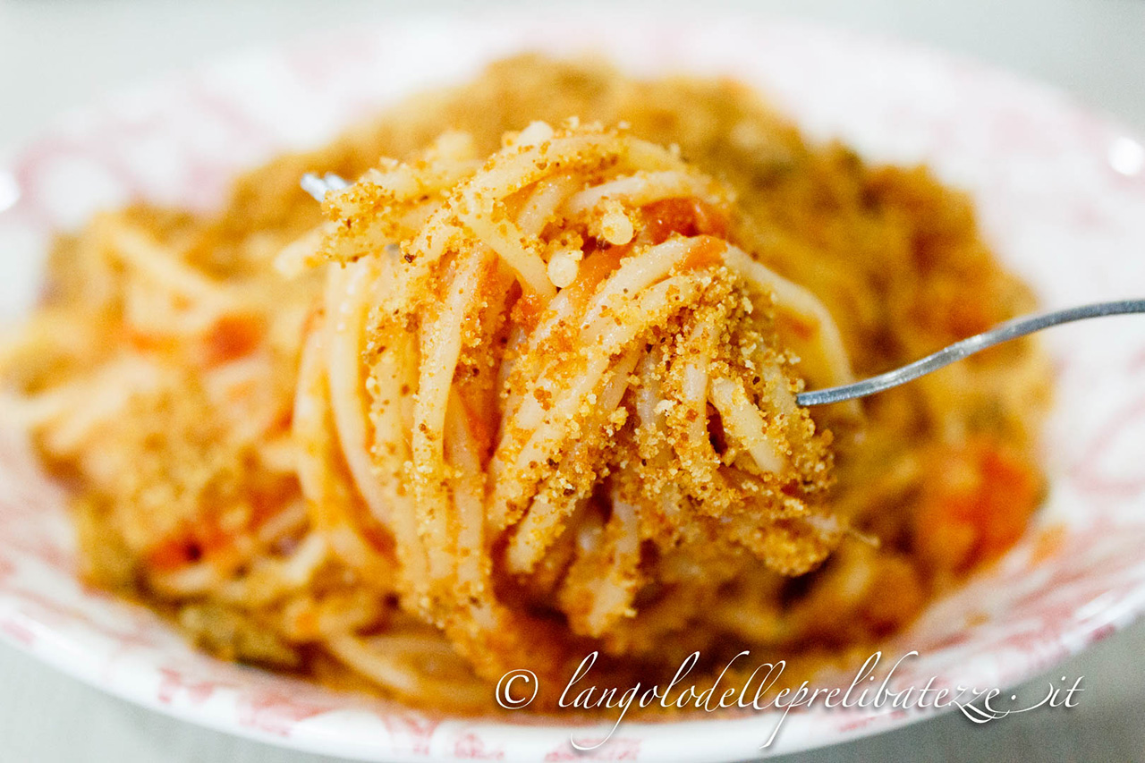 Pasta cca muddica (Pasta con la mollica) | l'Angolo delle Prelibatezze