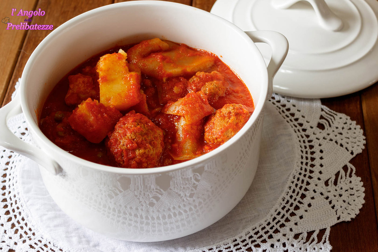 Sugo ricco con patate, polpette e cotenna di maiale (ricetta ...